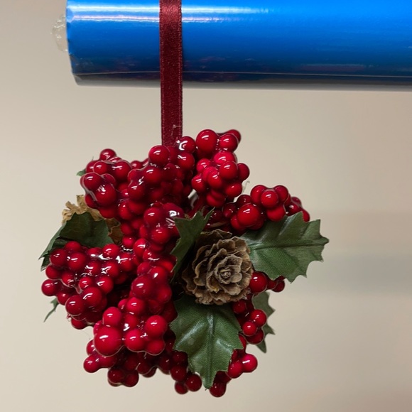 Holiday Small Kissing Balls Poshmark